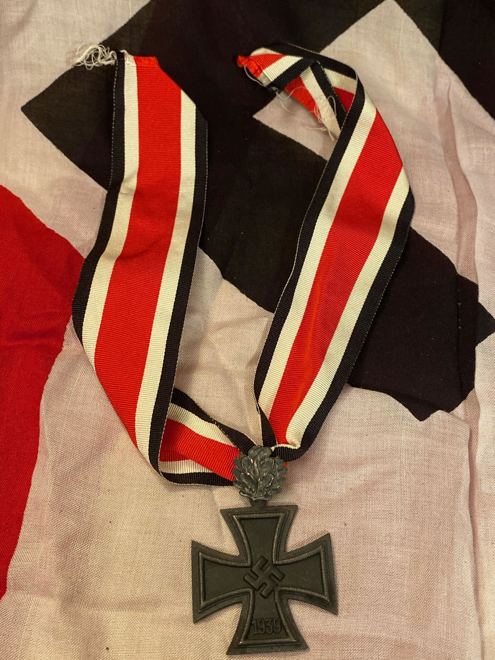 RARE WW2 GERMAN KNIGHT IRON CROSS WITH OAK LEAVES & - Jan 06, 2020 ...