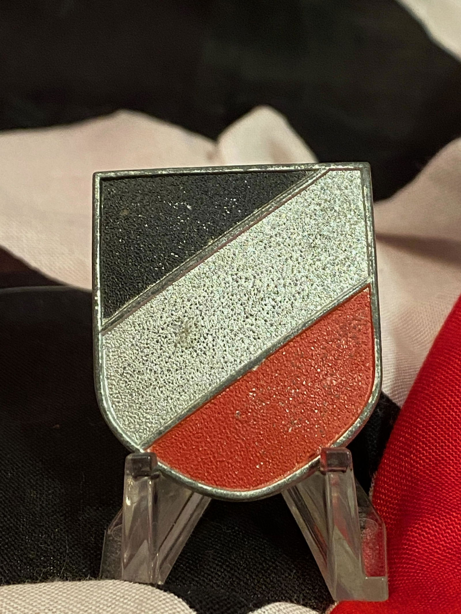 WW2 GERMAN TRI COLOR PITH HELMET SHIELD W/MAKER MARKS - Jan 27, 2020 ...