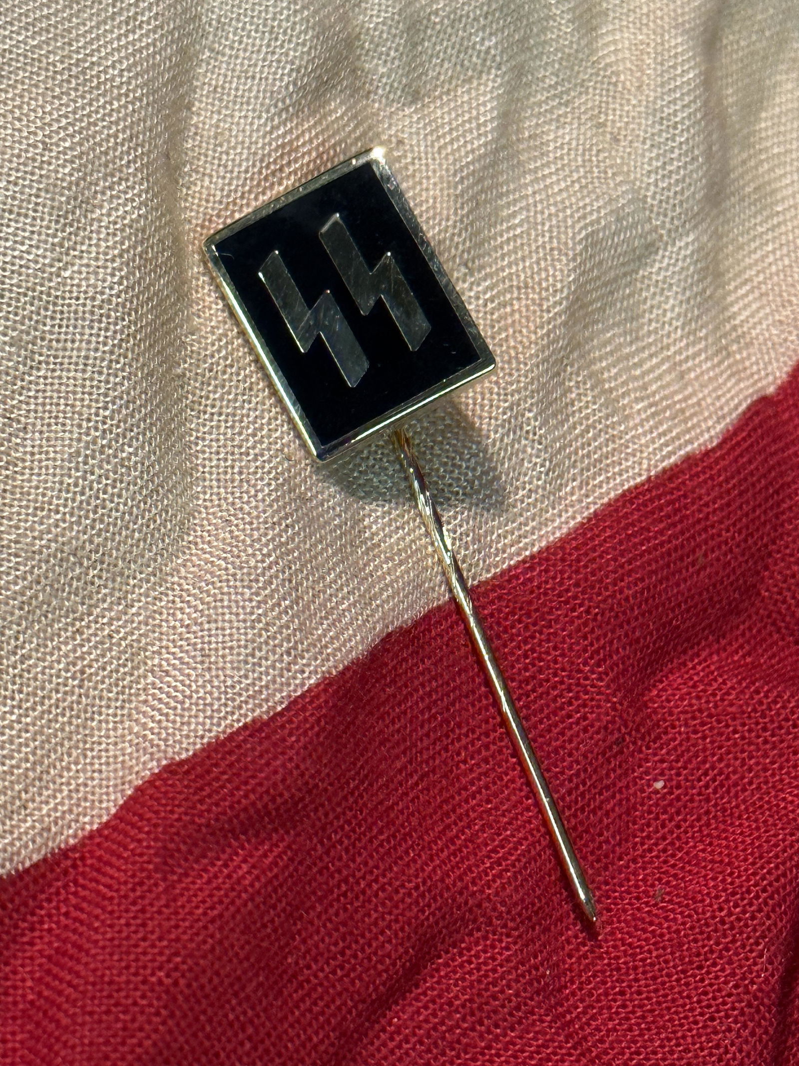Ww2 German Waffen Ss Officer Uniform Pin In Gold