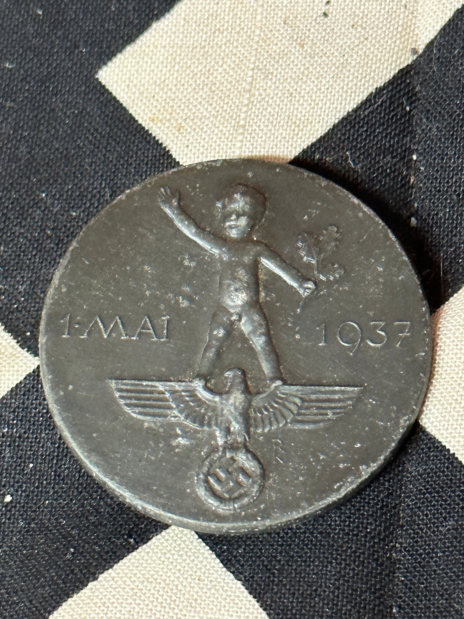 Ww2 German 1 Mai 1937 Tinnie Badge