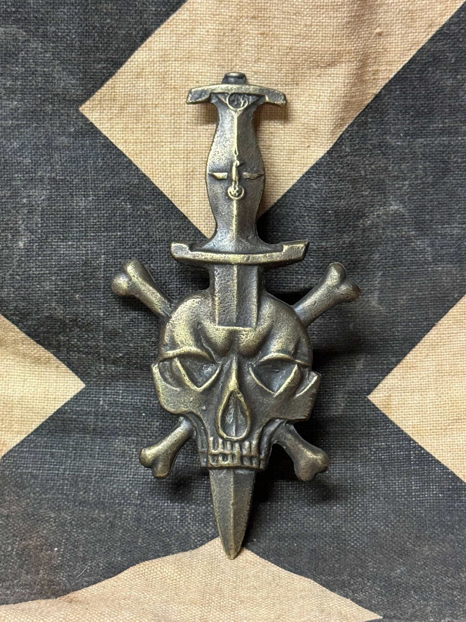 Rare Ww2 German Ss Death Squad Skull With Ss Dagger Badge By Rzm Auction