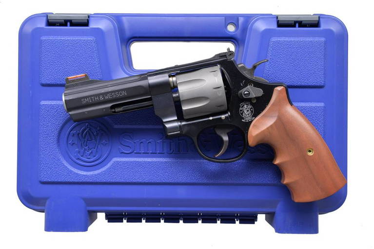 Smith & Wesson Model 327pd Airlight Da Revolver.