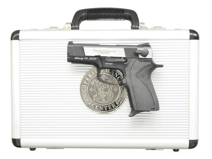 Smith & Wesson "shorty 40" 2000
