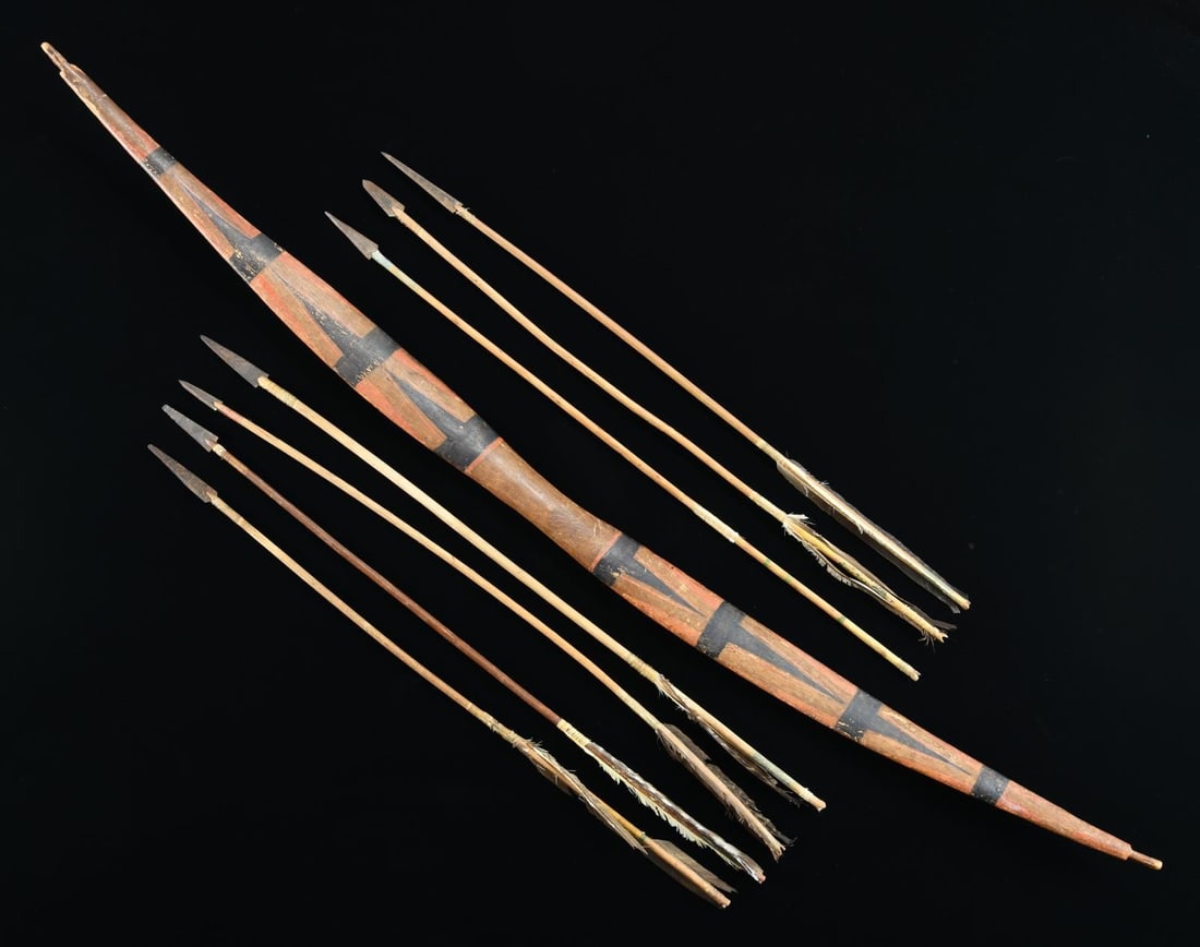 Native American Painted Modoc Bow And Seven Iron Auction
