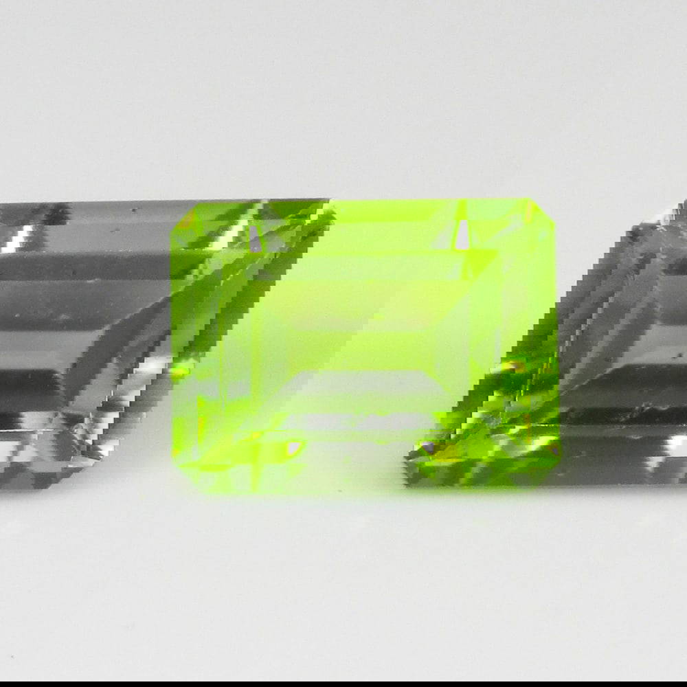 1.88 Ct Natural Parrot Green Peridot Octagon Cut Auction