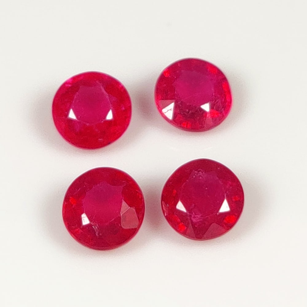 4.66 Ct Natural Pinkish Red Ruby Round Cut Set Auction