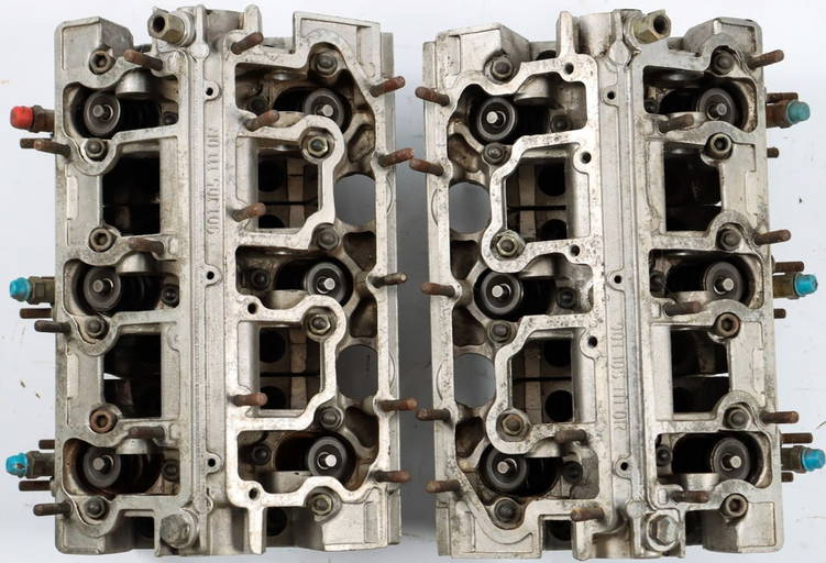 Porsche 6x Cylinder Heads And 2x Camshaft Housing For 911s