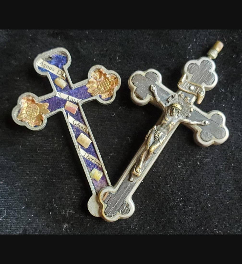 Nun's Relic Cross With 4- Relics Encased Auction