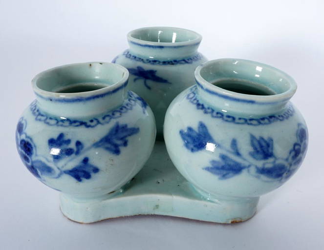 Unique Korean Porcelain Triple Jar Tray