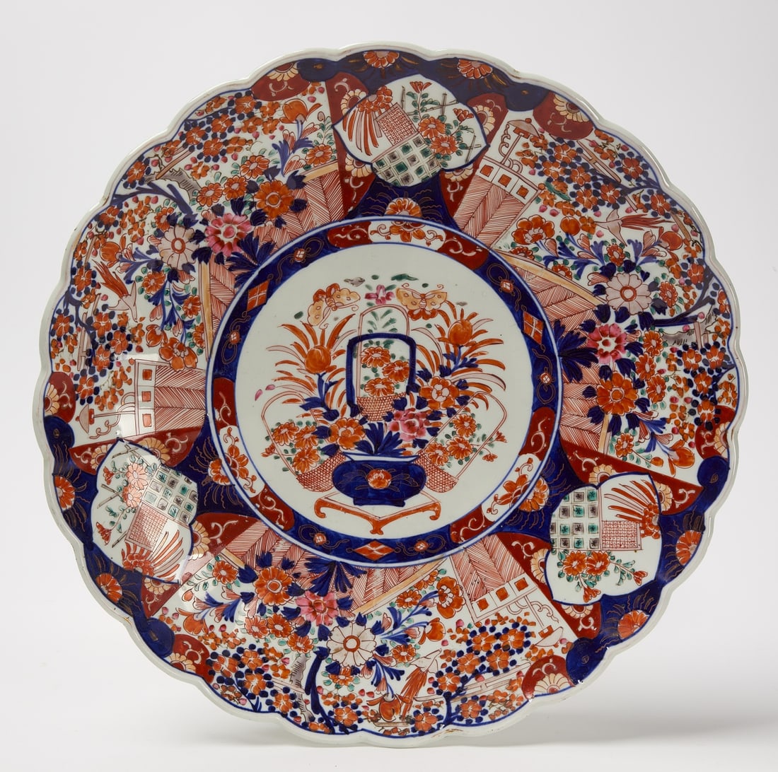 Imari Platter With Scalloped Edge Auction