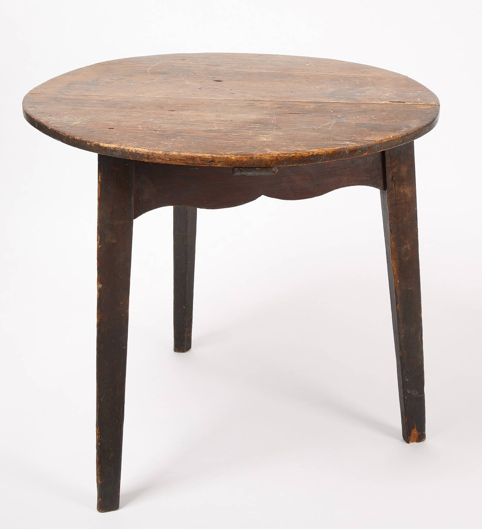 Round English Country Table Auction