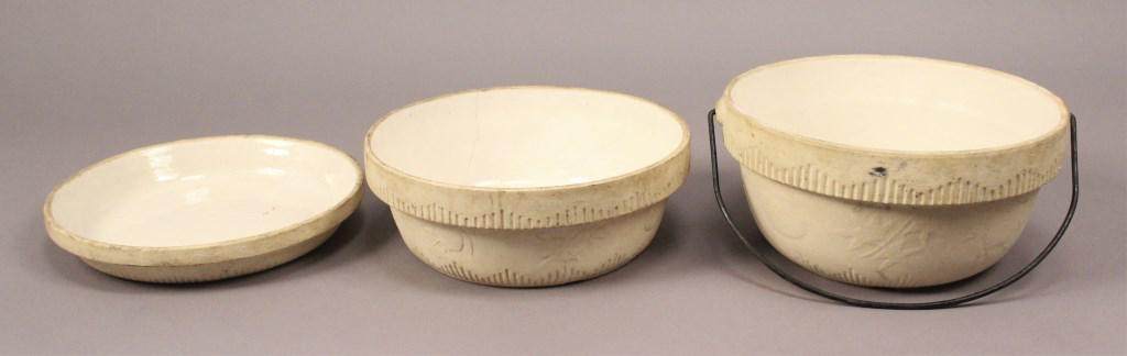 Vintage 3 Neu Deel Cookin Ware Crocks & Pie Dish