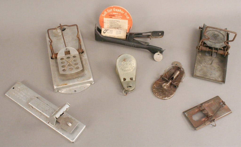 Assortment Of Small Animal Traps - Victor - Gibbs Auction