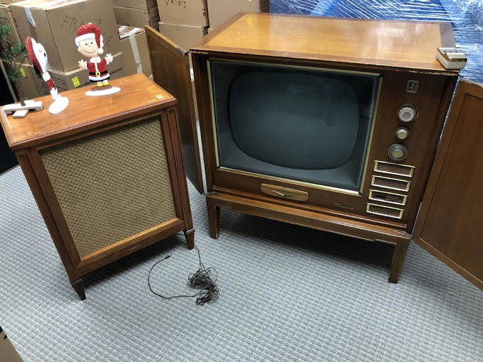 Rca Victor Deluxe 1950s Tv And Speaker