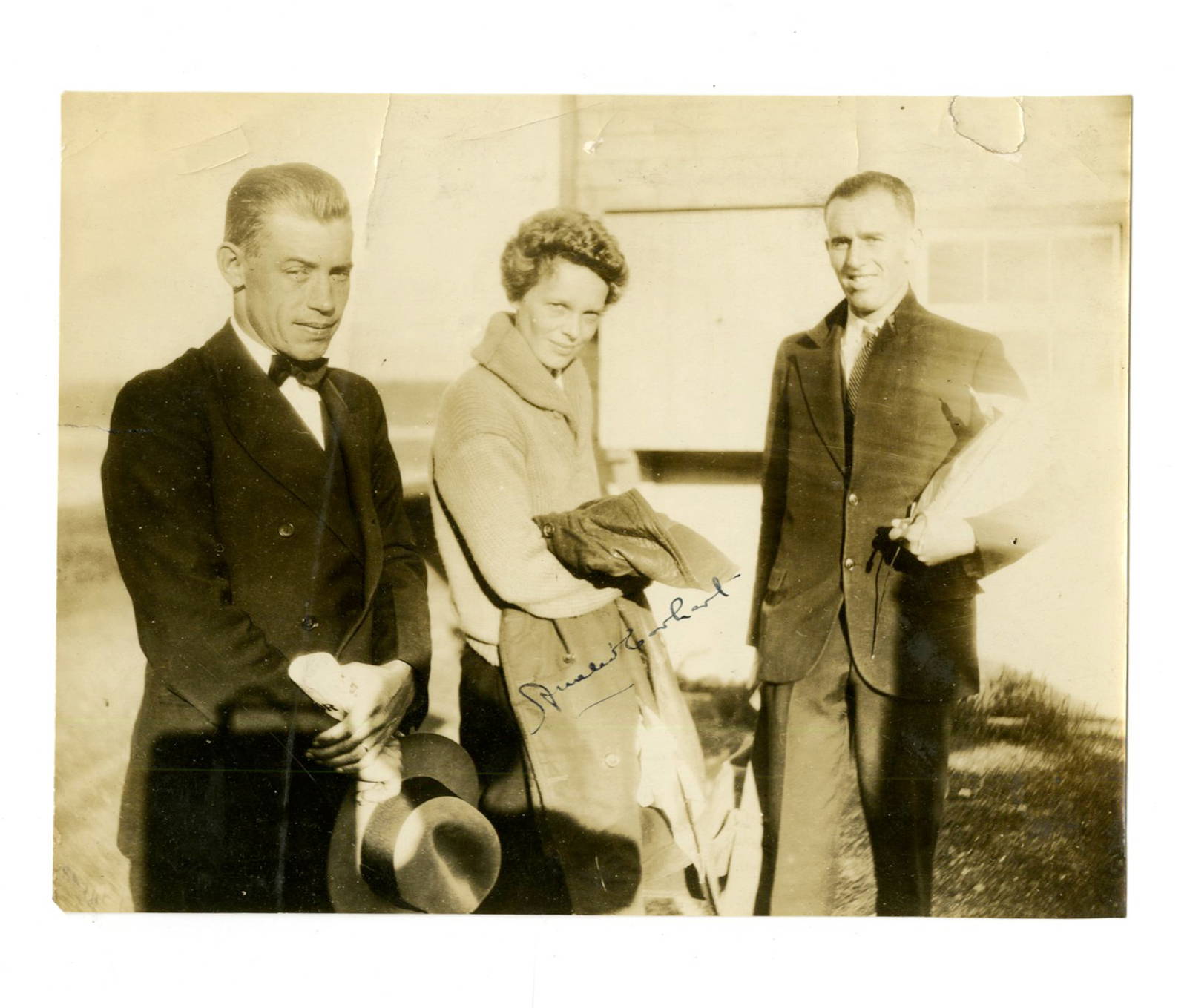 Amelia Earhart Signed Photo With Wilmer Stultz And Louis Gordon Auction