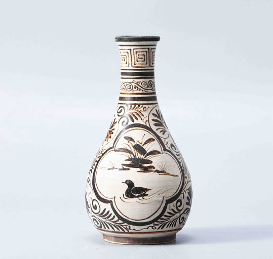 Jizhou Kiln White Ground Black Scroll Grass Pattern