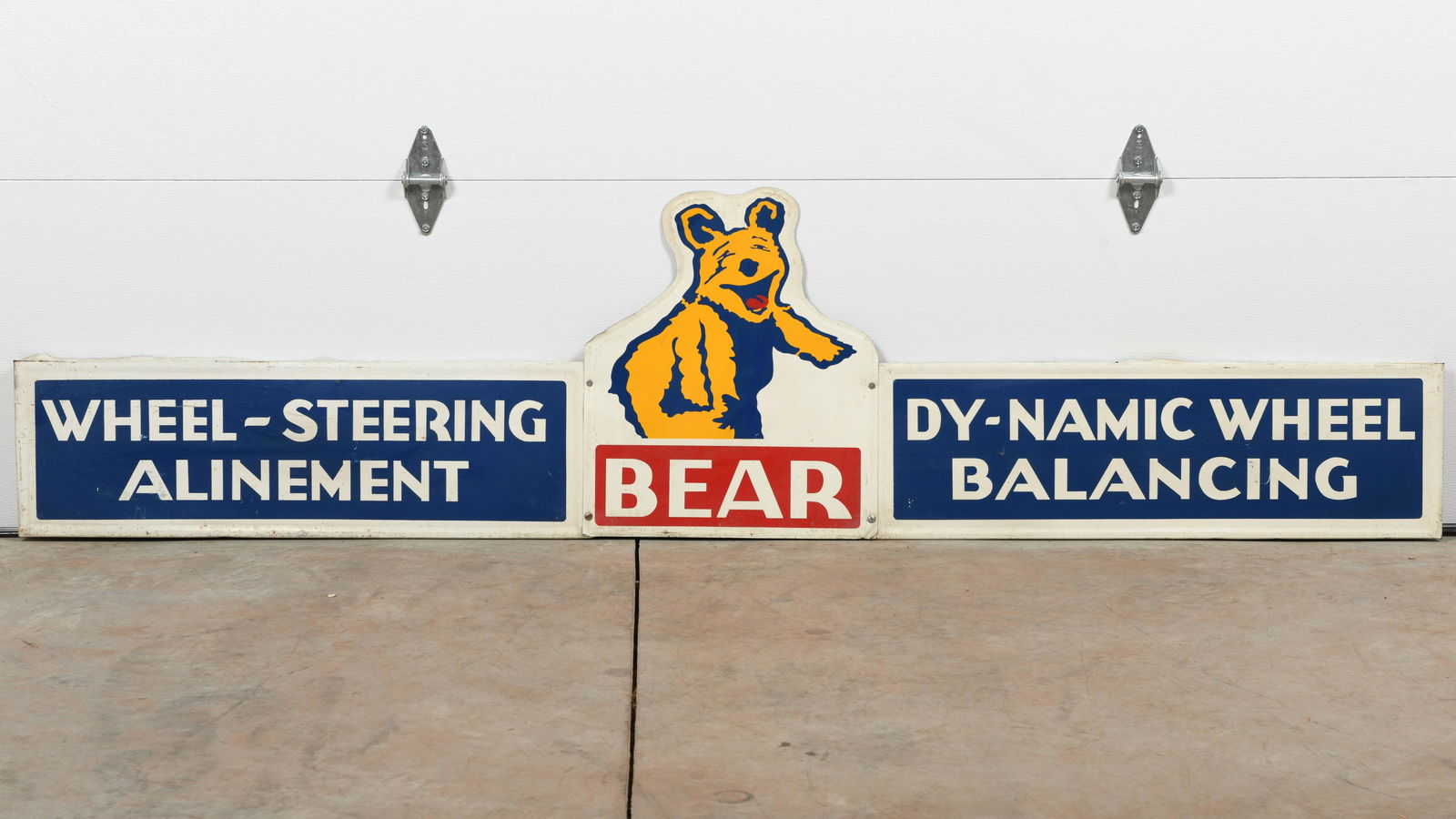 Bear Wheel Alignment Sign - Feb 01, 2020 | Route 32 Auctions in IN