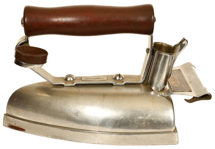 Store Display Hotpoint Iron (#0817) on May 21, 2022 | Route 32 Auctions ...