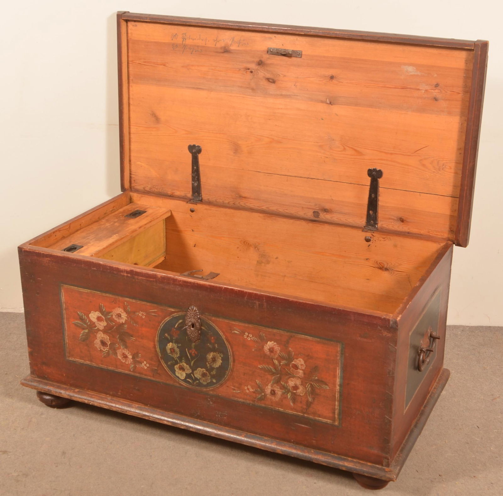 Antique Softwood Dower Chest with Floral Decoration. - Jan 31, 2020 ...