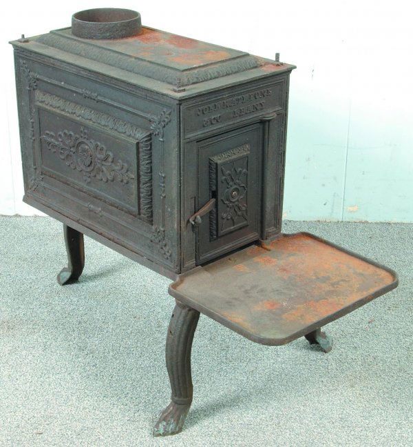 625: Joel Rathbone & Co. Cast Iron No.2 Box Stove havin