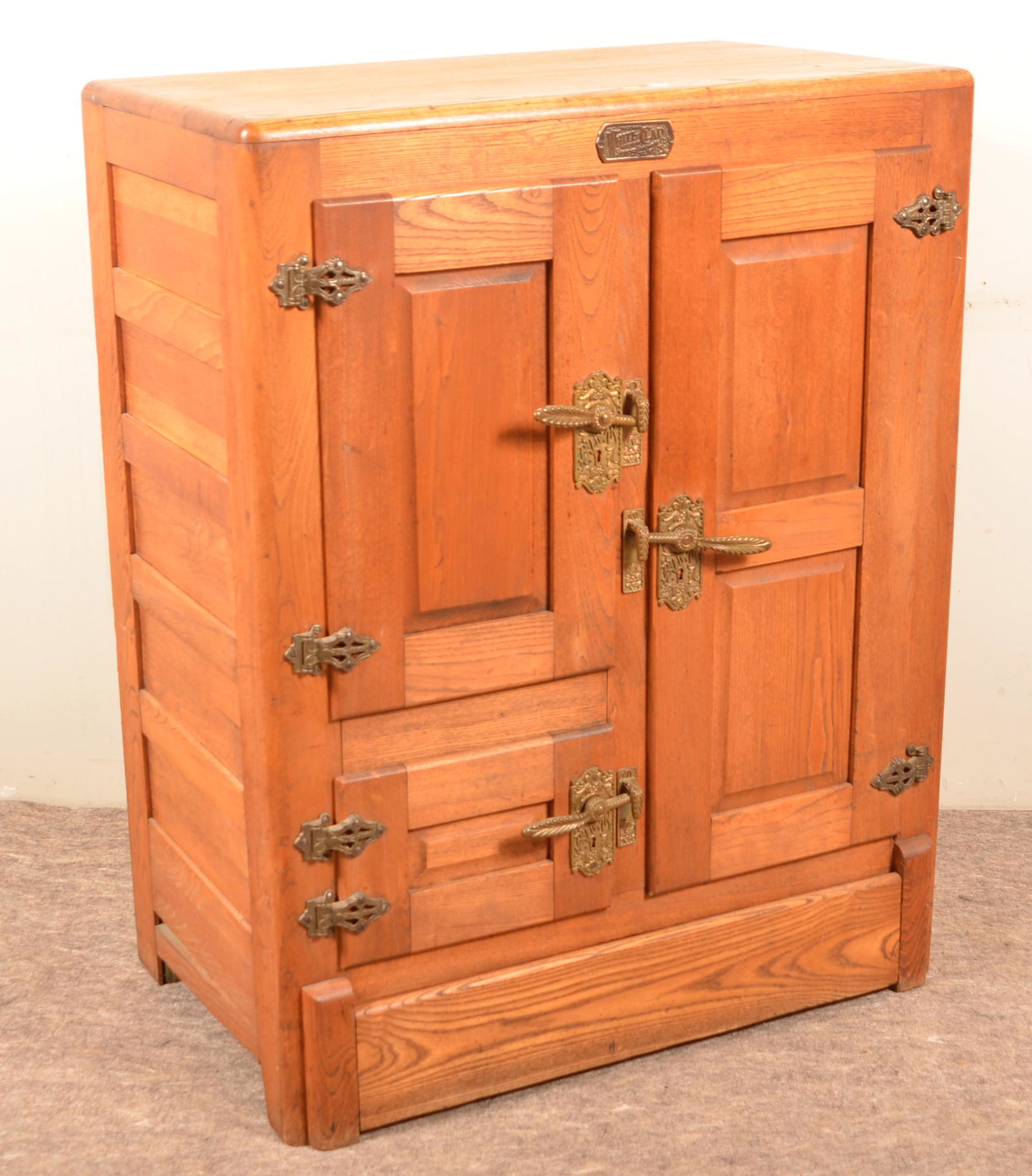 Antique "White Clad" Oak Ice Box. - Sep 18, 2021 | Conestoga Auction ...