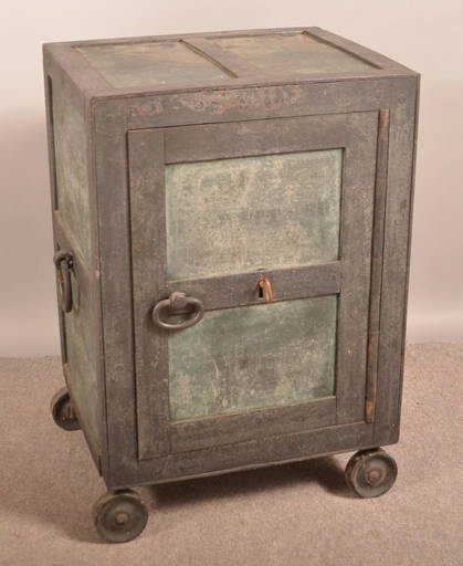 Antique Cast Iron Safe With Key.