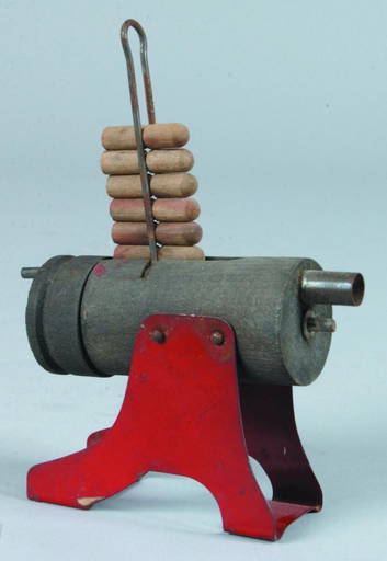 457: Crank Operated Machine Gun, painted sheet metal an - Feb 12, 2011 ...