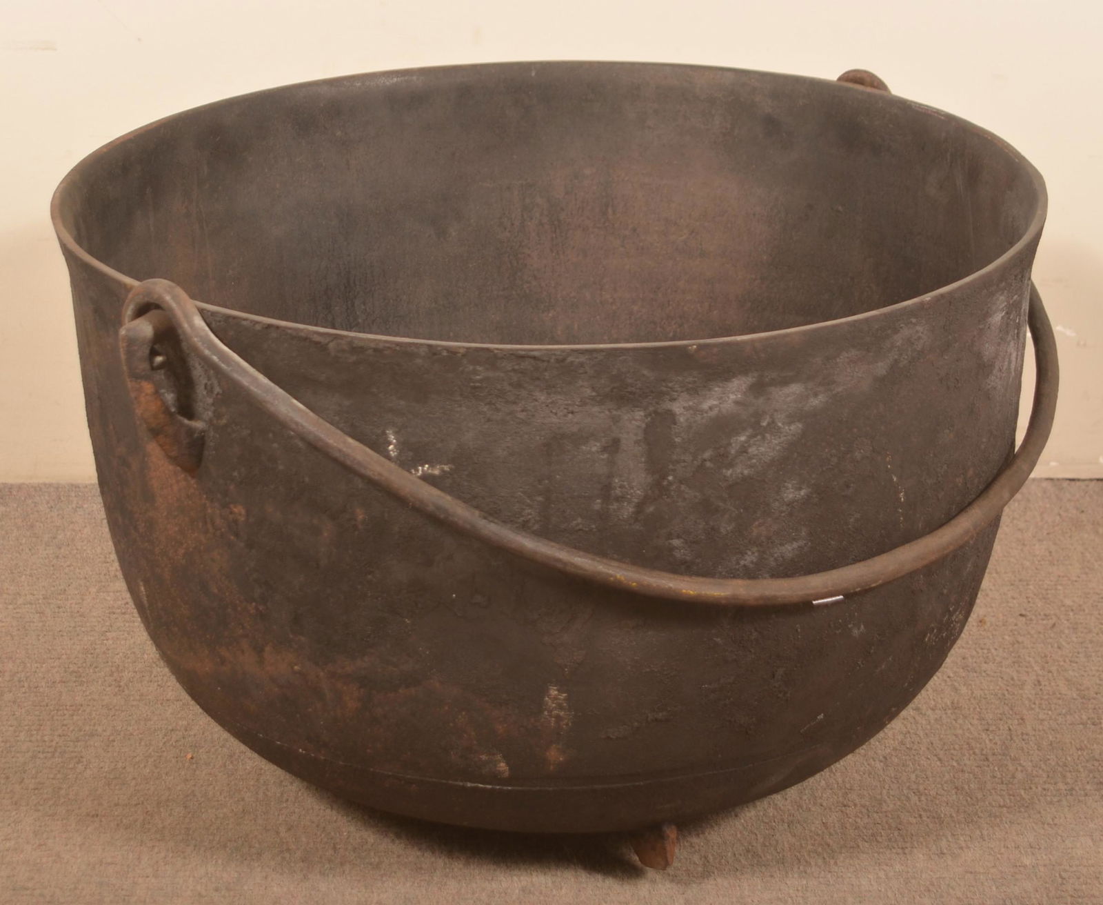 Antique Cast Iron Large Gypsy Kettle.