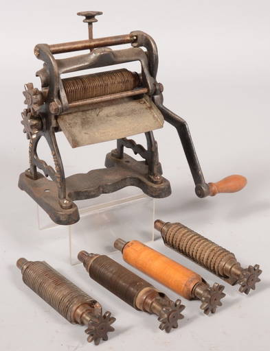 Cast Iron Pasta Cutting Mill With Five Blades. Mfg