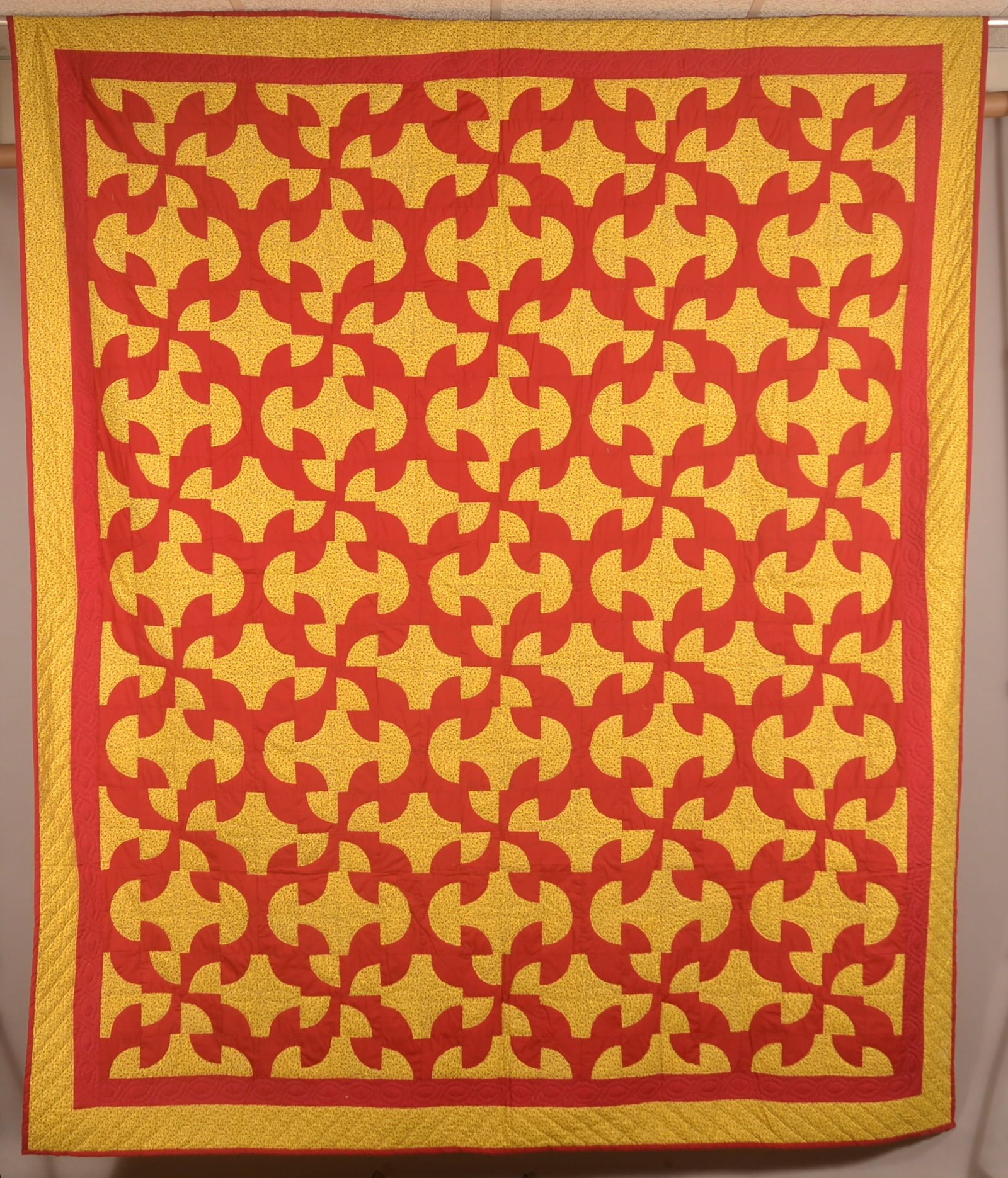 Modern Drunkard's Path Pattern Patchwork Quilt. Auction