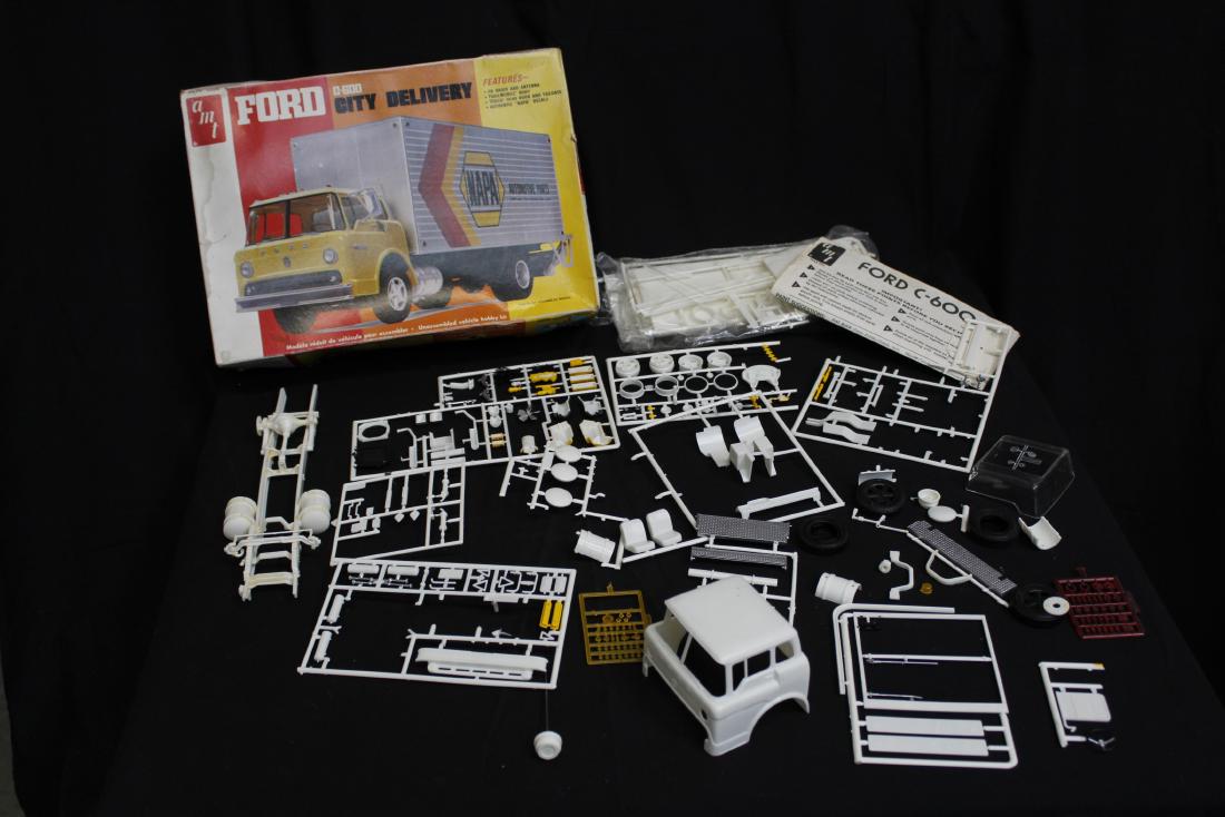 VINTAGE FORD MODEL KIT