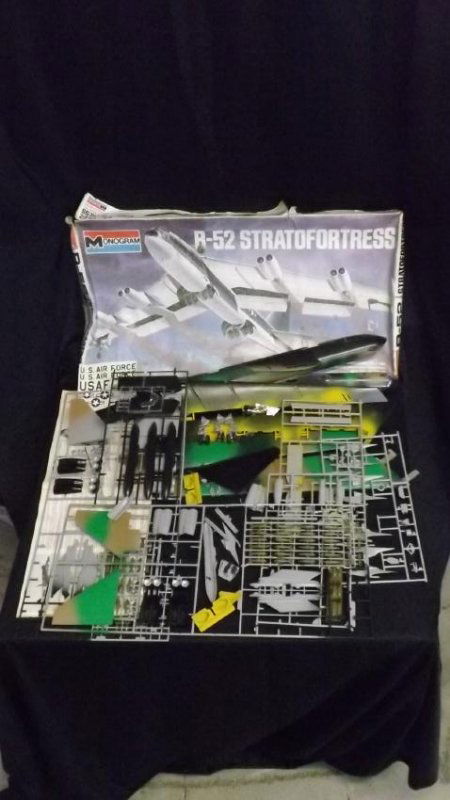 MONOGRAM B-52 STRATOFORTRESS MODEL KIT