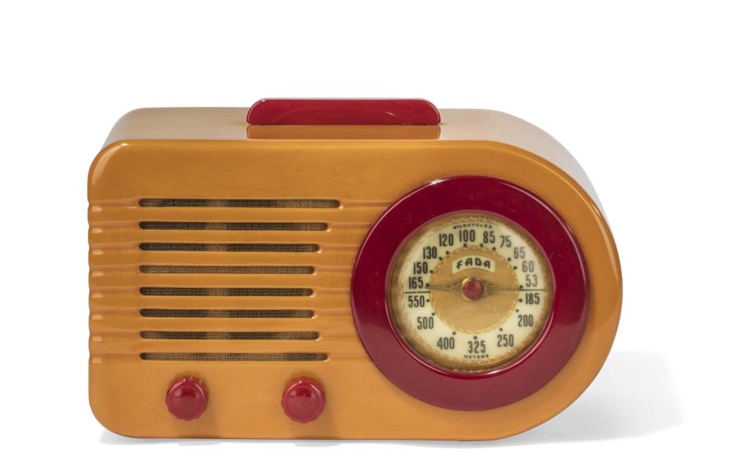 A Fada Model 1000 'Bullet' catalin table top radio