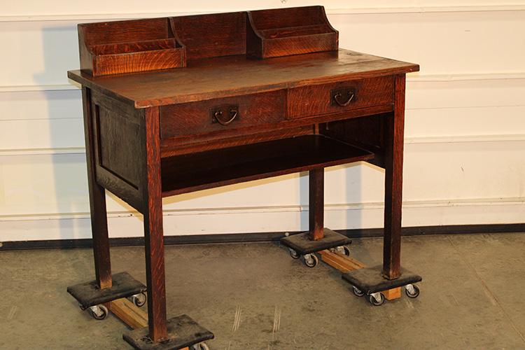 Gustav Stickley oak letter desk - Nov 20, 2022 | Ralph Fontaine ...