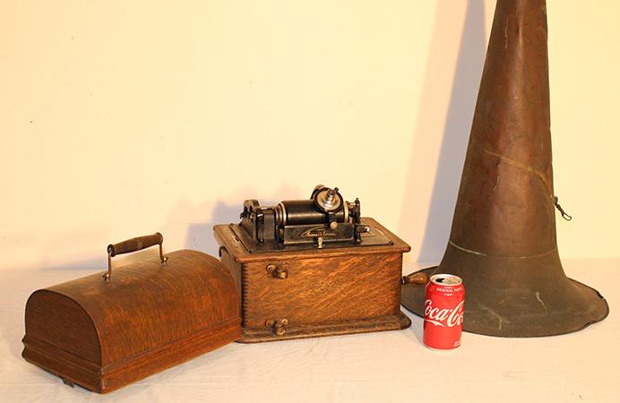 Oak Edison Standard Cylinder Victrola With Large Brass Horn (#0126) on ...