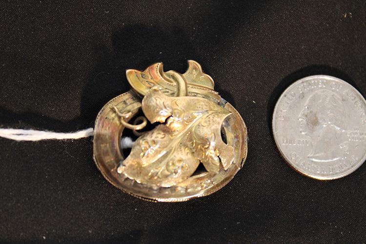 14k Fold Pin With Fancy Leaf Design Auction