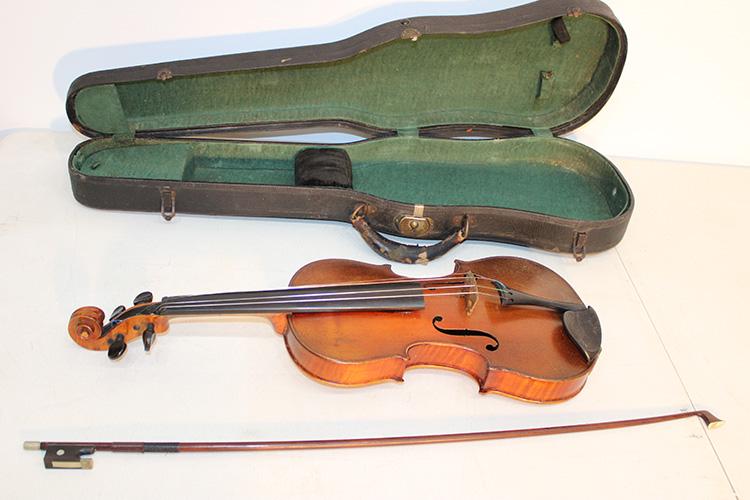 4/4 Violin Labeled Strad. C 1920s With Bow And Case Auction