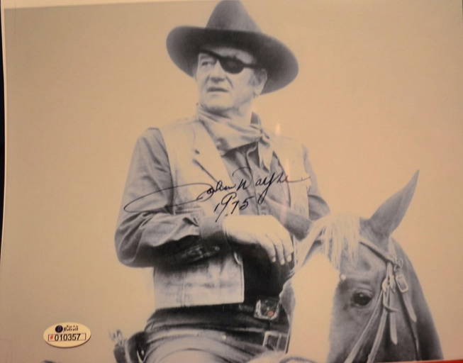 John Wayne Sign Photo , John Wayne Autograph Photo,