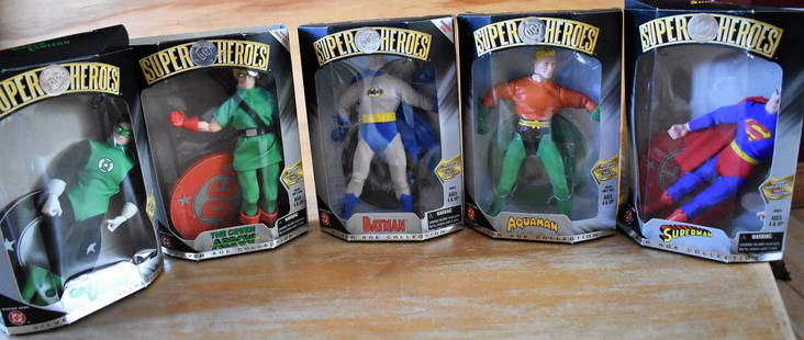 Two Dc Signature Collection Action Figures And Green Lanterns Light Set