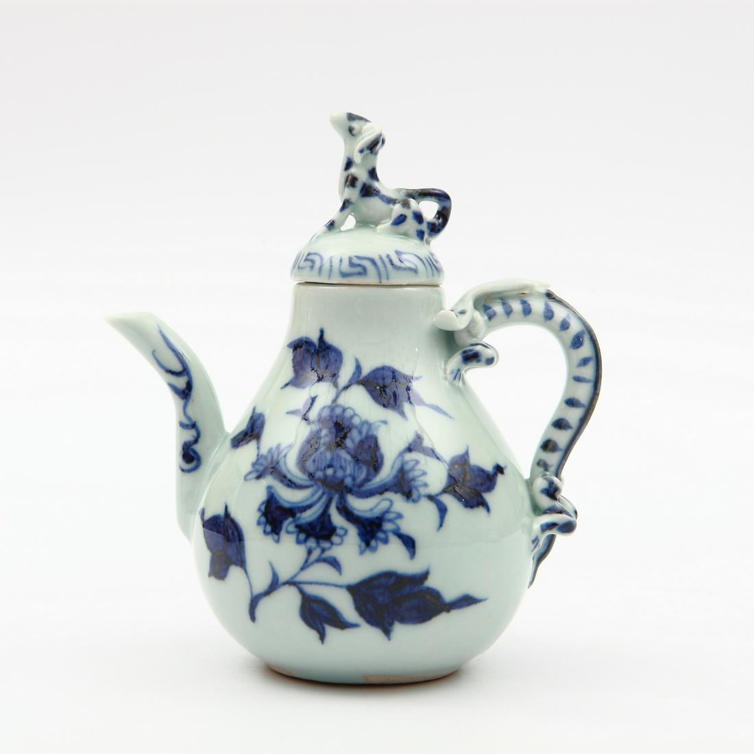 For Auction: Chinese Ming Dynasty Blue And White Porcelain Teapot ...