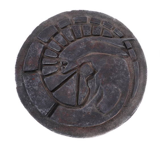 Alien Vs. Predator Pyramid Xenomorph Carving