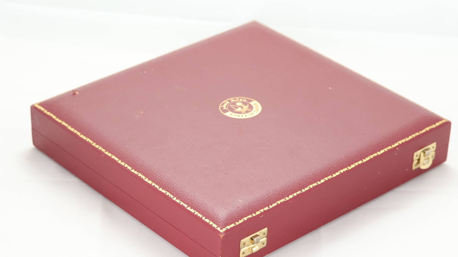 *to Be Sold Without Reserve* State Of Qatar Box Auction