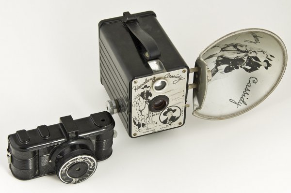 562 Two Hopalong Cassidy Cameras 8712