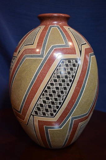 Large Helio Gutierrez Nicaraguan Art Pottery Vase