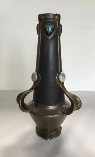 BRETBY POTTERY VASE - Feb 06, 2019 | Uptown Gallery in Ontario