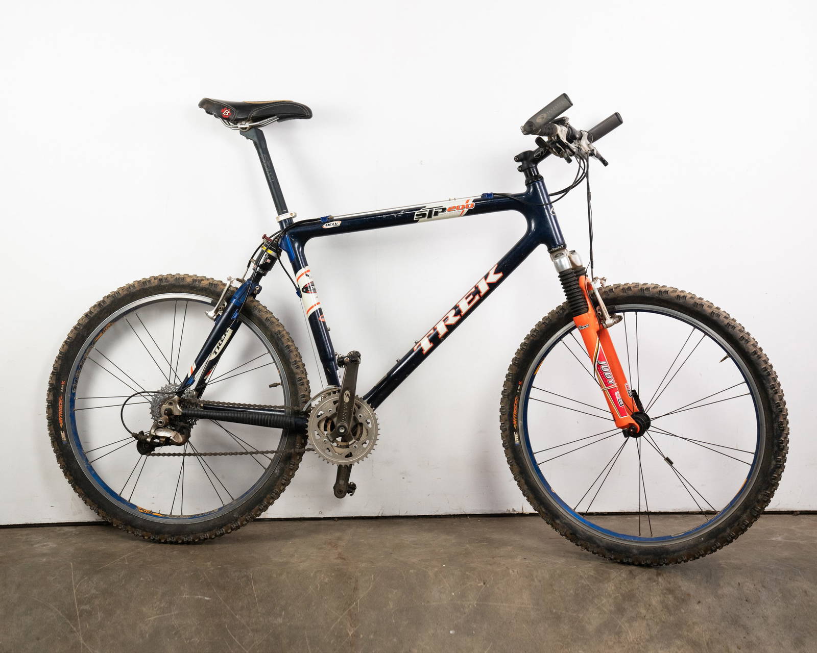 Trek Stp 200 Carbon Fiber Frame Mountain Bike Auction