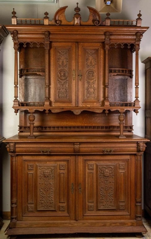 French Renaissance Style Oak Buffet Auction