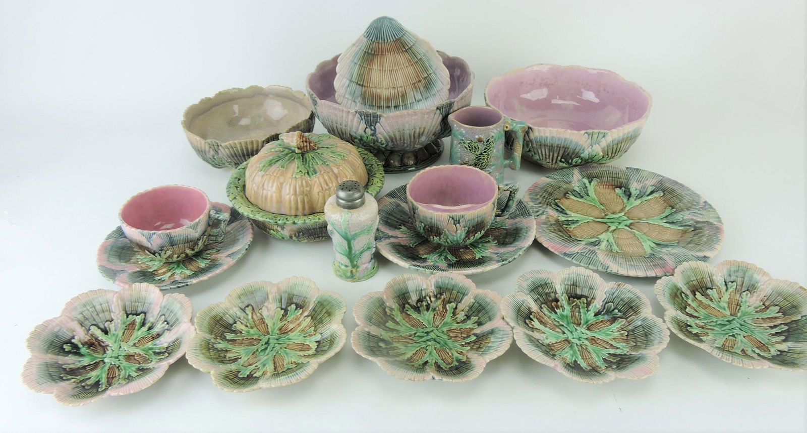 Etruscan Majolica Shell And Seaweed