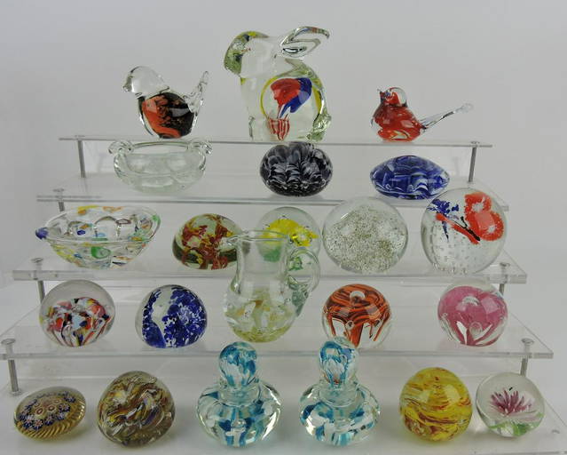 Lot Of 22 Paperweights, Various Makers