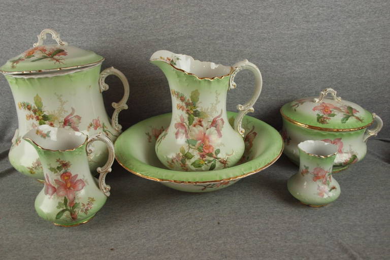 Labelle Porcelain Chamber Set With Washbowl, Pitch